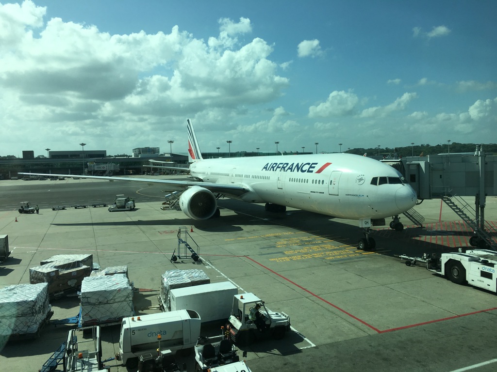 Handy verloren: Langstreckenflug von Air France kehrt nach Paris zurück ...