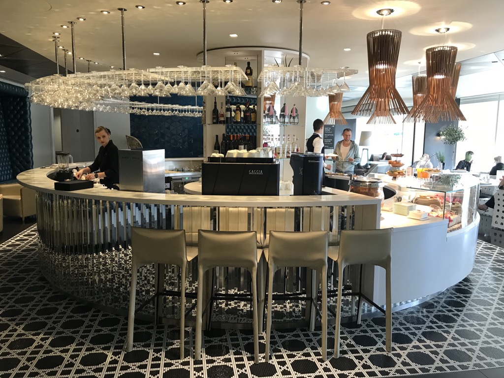 Review: Qatar Premium Lounge London Heathrow - Frankfurtflyer.de