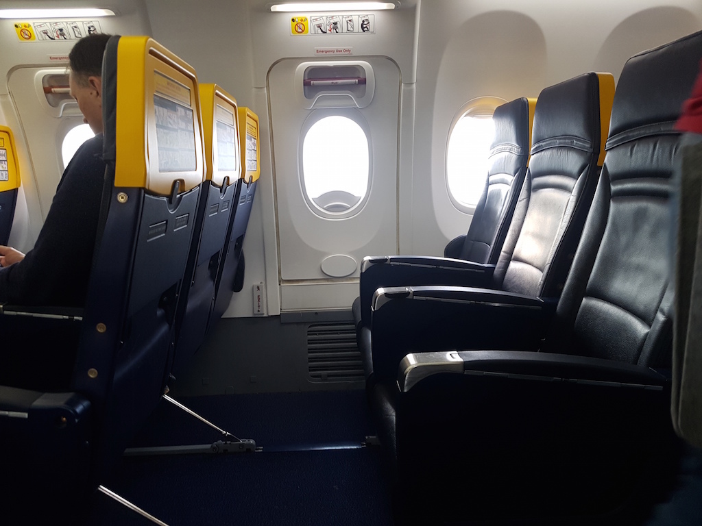 Neues Sitzdesign: RECARO nimmt den Extra Legroom aus der Exit Row ...