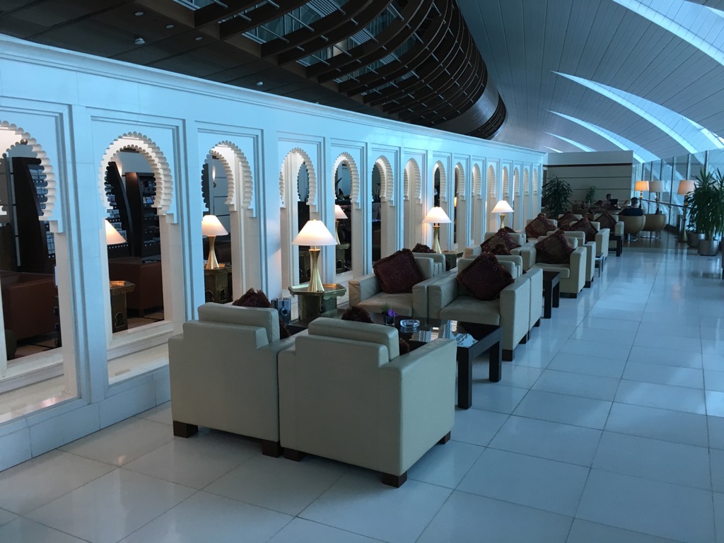 Review: Emirates First Class Lounge Dubai Terminal B - Frankfurtflyer.de