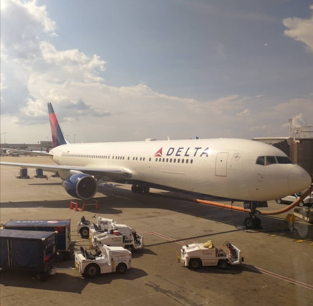 Delta Flug nach Shanghai dreht nach 6 Stunden um, wegen neuen "Corona ...