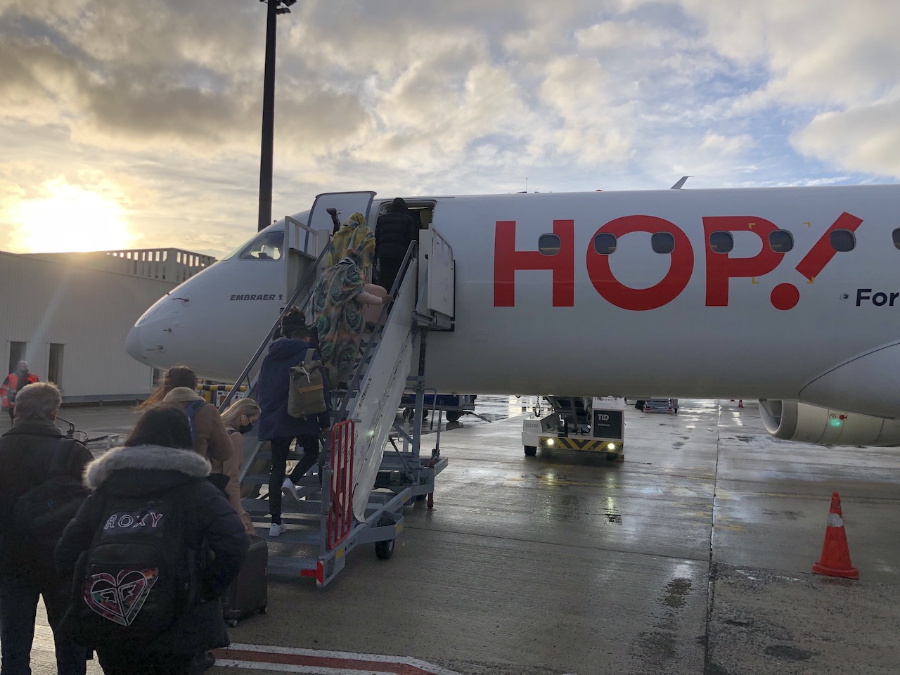 Review: HOP! by Air France Business Class | Paris-Madrid im Embraer ...