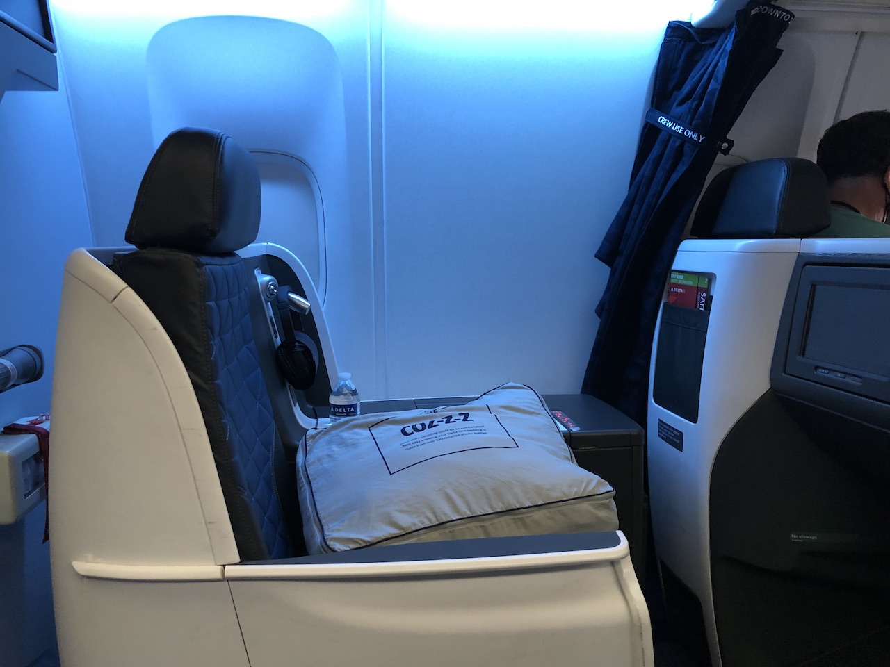 Review: Delta Boeing 767 | Nachtflug in der Business Class ...