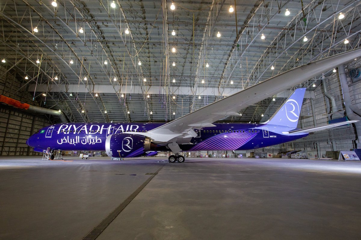 Neue Mega Airline: Riyadh Air zeigt erstes Boeing 787-9 Design ...