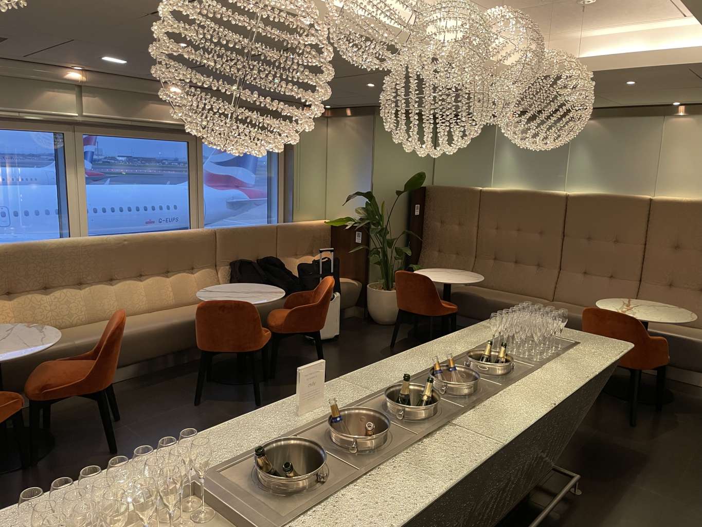 Review: British Airways Galleries First Class Lounge London-Heathrow ...