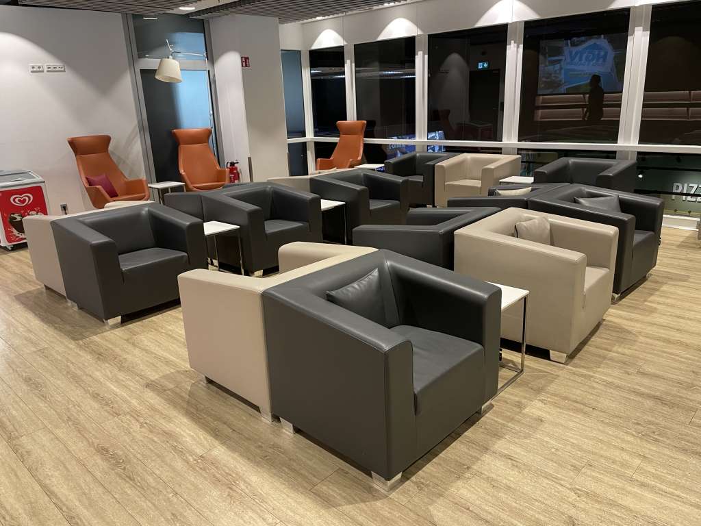 Review: Open Sky Lounge Düsseldorf (DUS) C-Gates (Non-Schengen ...