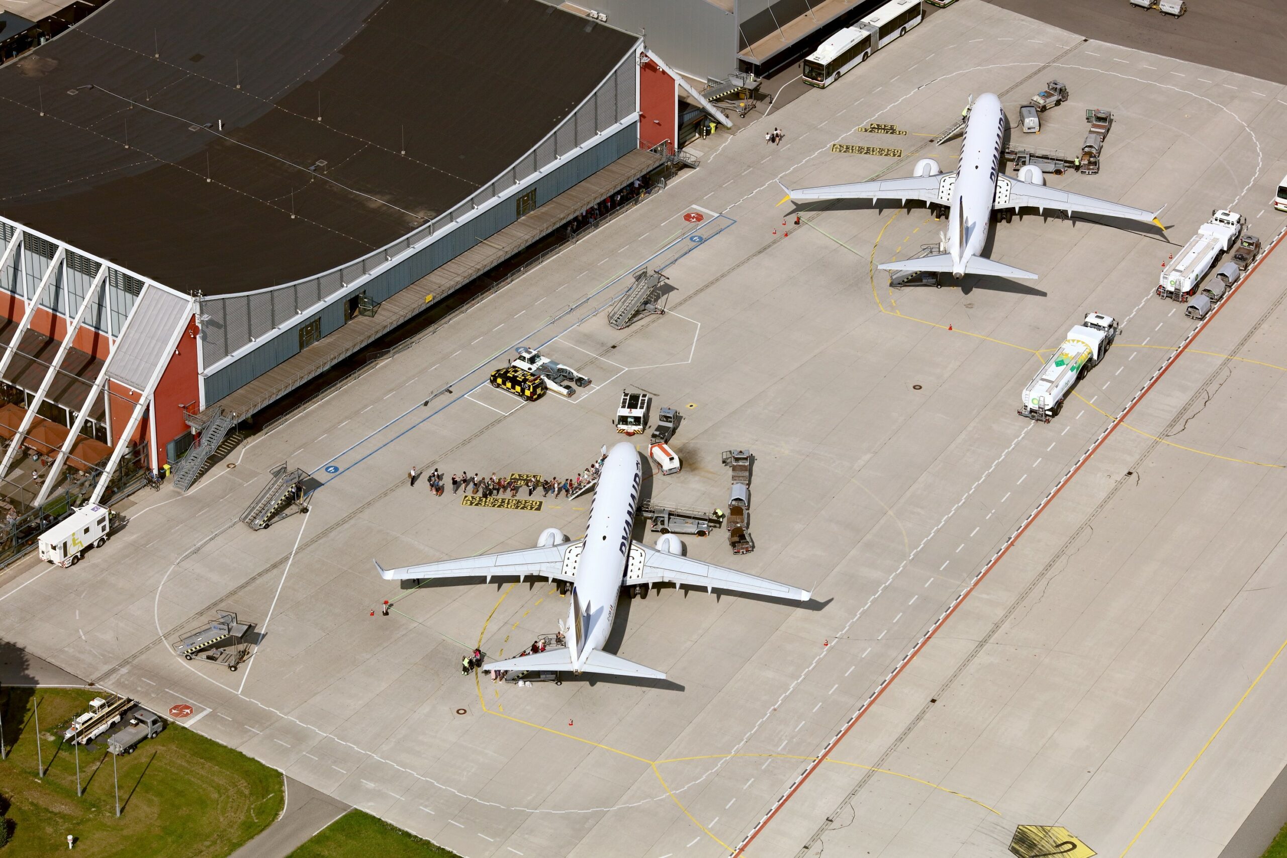 Deutscher Regionalflughafen spielt bald in der Liga der großen Airports ...