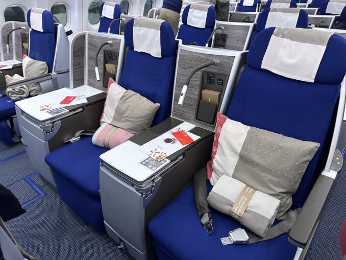 Review: Edelweiss Business Class | Flugzeugwechsel von Airbus A350 ...